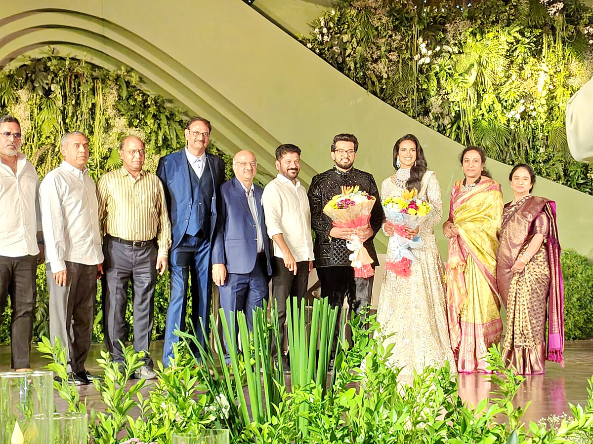 గ్రాండ్ గా పీవీ సింధు రిసెప్షన్.. సెలబ్రిటీల సందడి (ఫోటోలు) | Badminton star PV Sindhu Grand ...